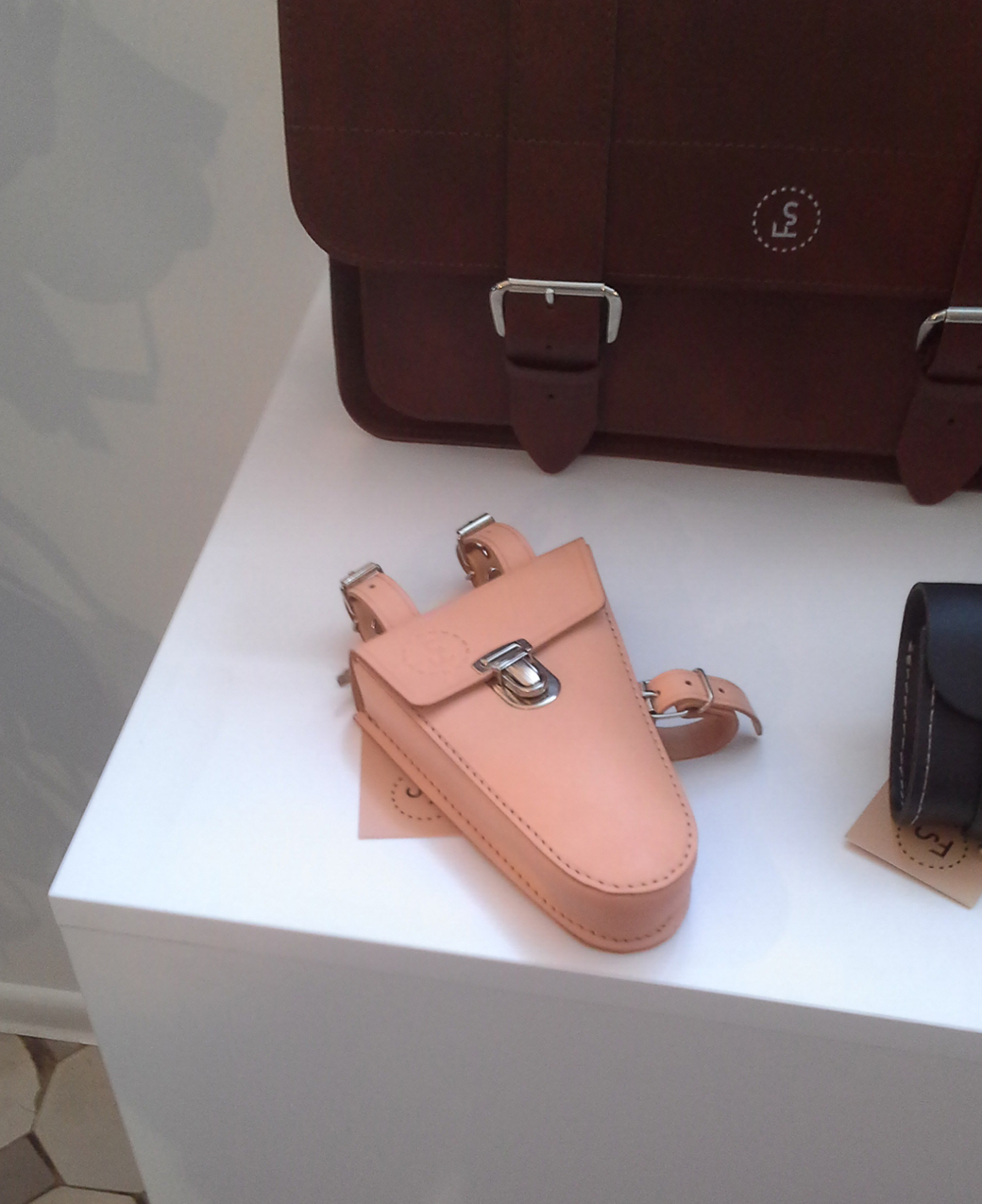 PO / 3: Nowy butik polskich projektantów. | król jest nagi